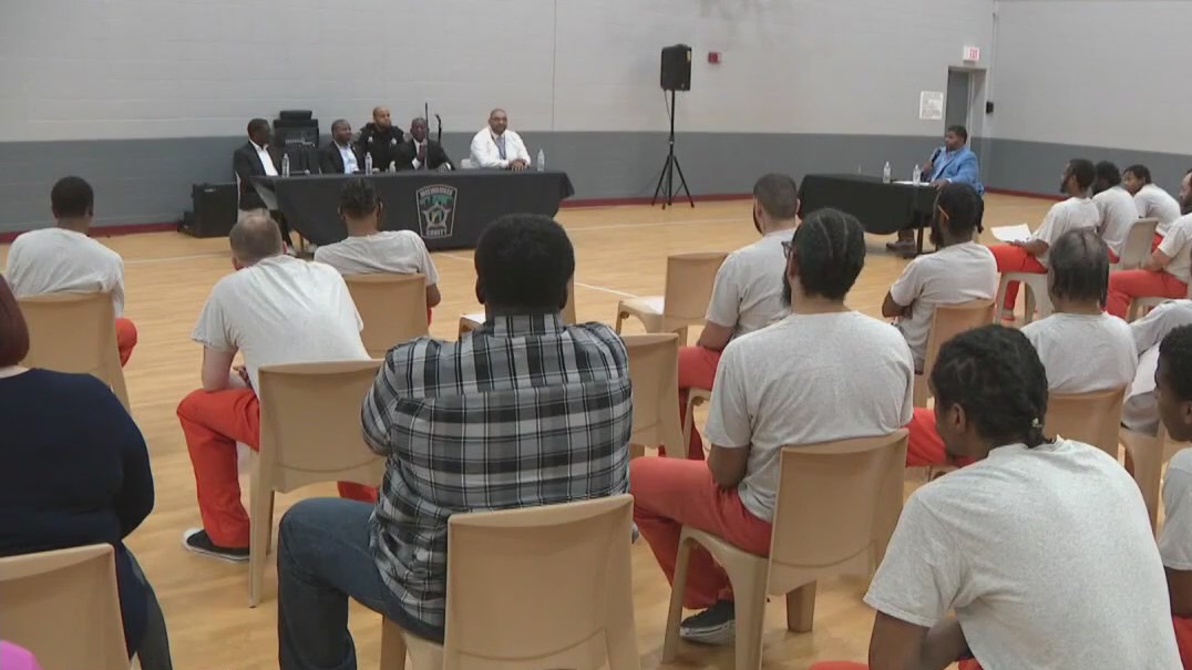 Leaders visit Community Reintegration Center | FOX6 Milwaukee