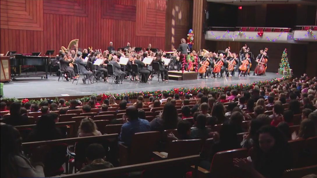 Steinbrenner Family Holiday Concert at Straz | FOX 13 Tampa Bay