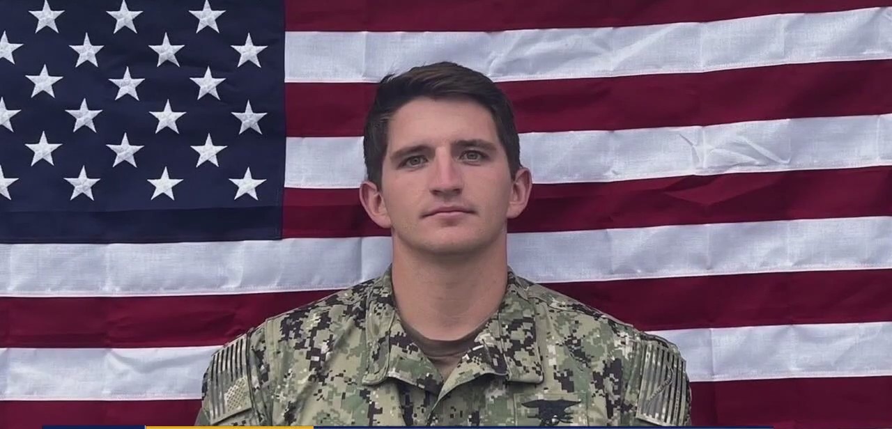 Thousands gather to honor North Texas Navy SEAL's | FOX 26 Houston