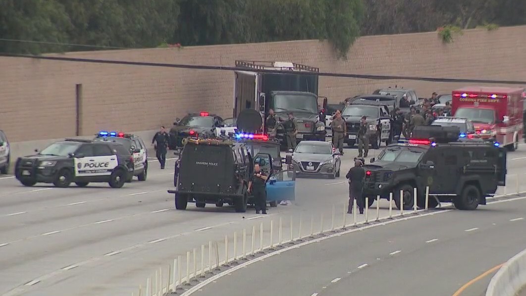 91 Freeway standoff ends with suspect dead | FOX 11 Los Angeles