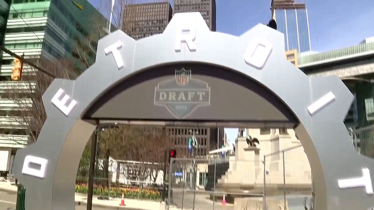 Out-of-towners check out Detroit ahead of NFL Draft | FOX 2 Detroit