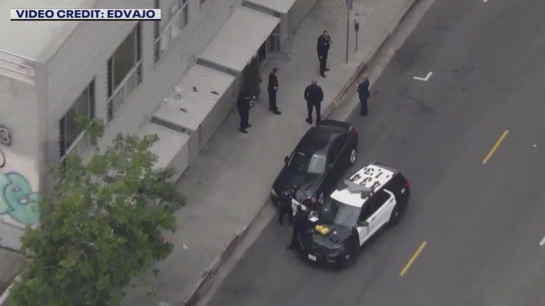 Robbery turns into murder in downtown LA | FOX 11 Los Angeles