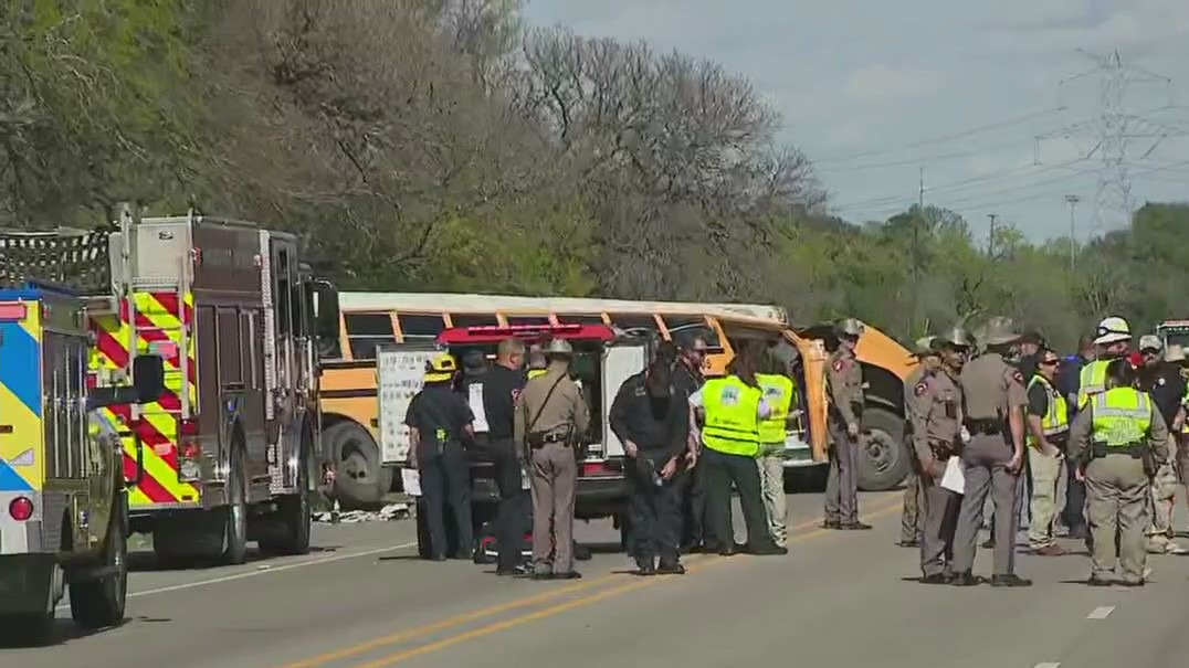 1 child, 1 adult killed in Central Texas bus crash | FOX 4 Dallas-Fort ...