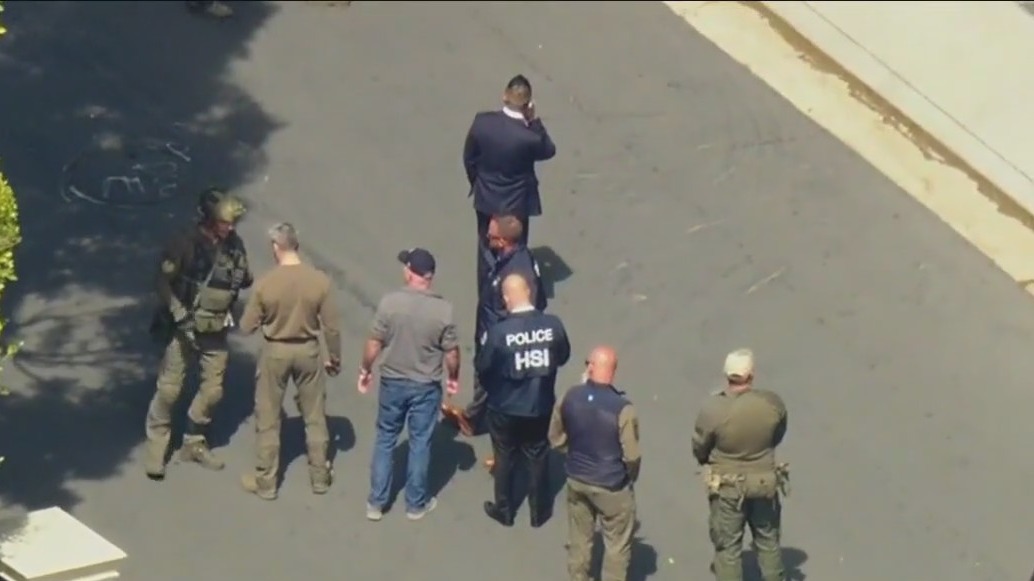 Diddy's LA home raided by Homeland Security | FOX 32 Chicago