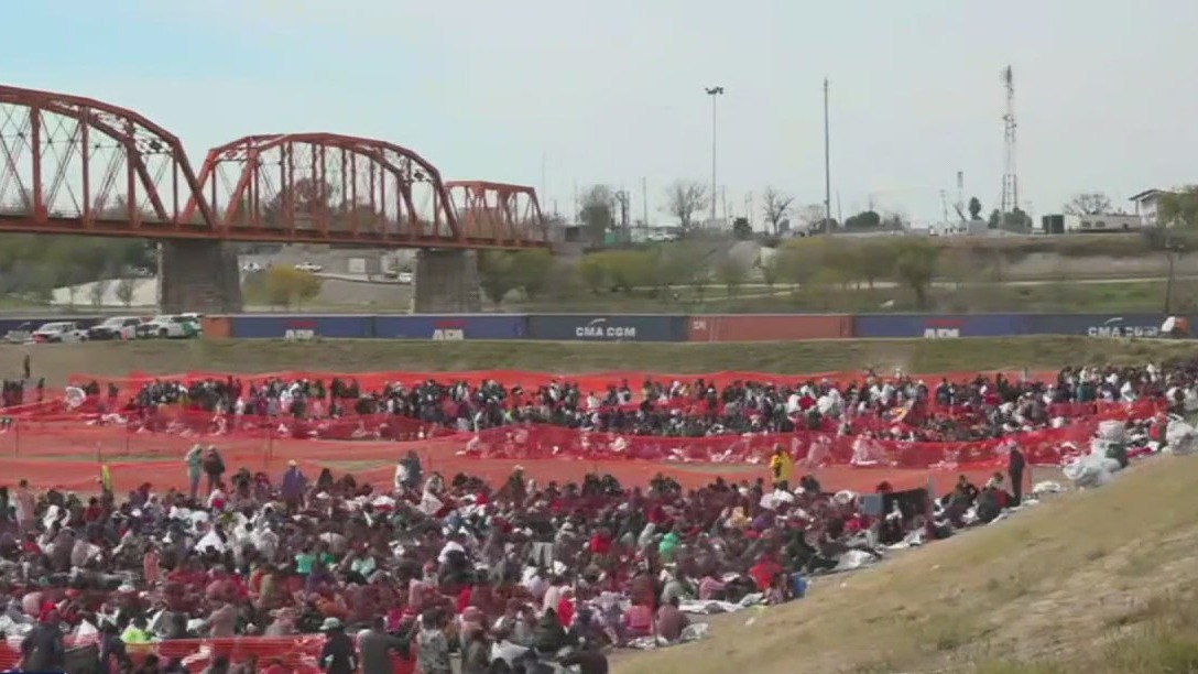 13,000 migrants flood border in single day | FOX 7 Austin