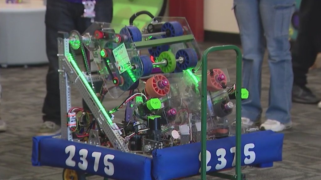 Bioscience High School robotics team earns champ title | FOX 10 Phoenix