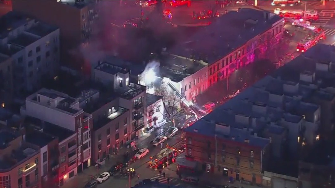 Apartment building fire leaves 4 injured | FOX 5 New York