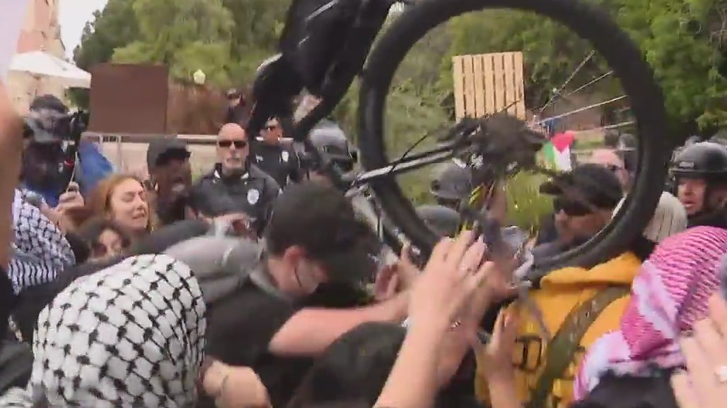 Another clash between UCLA cops, protesters | FOX 11 Los Angeles