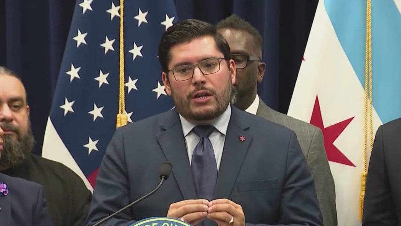Chicago alderman calls on fellow Ald. Carlos Ramirez-Rosa to resign ...
