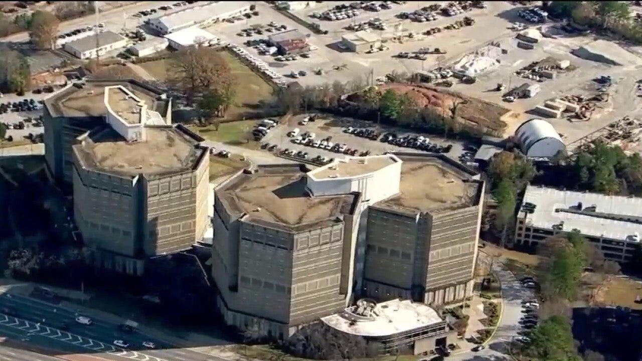 'Extremely dangerous' escaped inmates on the run | FOX 5 Atlanta