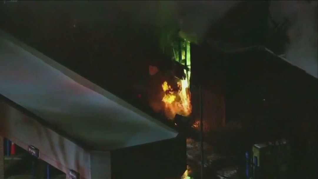 Chase Bank on fire after car loses control, hits building | FOX 32 Chicago