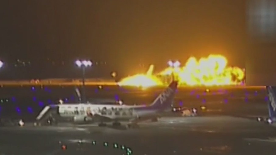 Japan plane crash: 5 dead after planes collide at Tokyo airport | KTVU ...