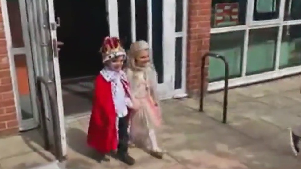 Students mark coronation of King Charles III | FOX 9 Minneapolis-St. Paul
