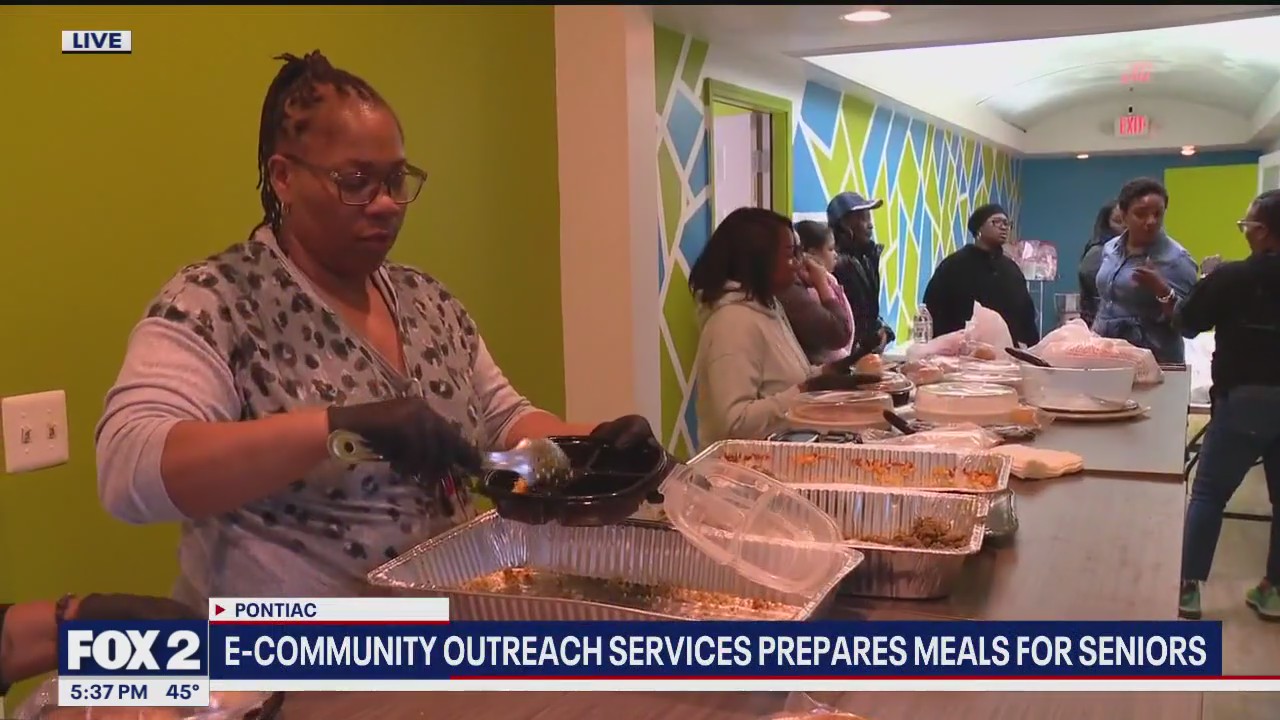 E-Community Outreach serves meals and smiles ahead of Thanksgiving ...