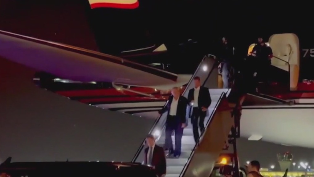 Trump seen exiting plane hours after shooting | FOX 9 Minneapolis-St. Paul