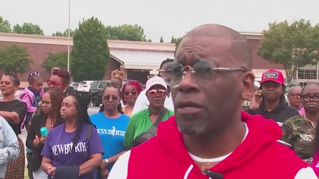 Prayer protest outside Target | FOX 5 Atlanta