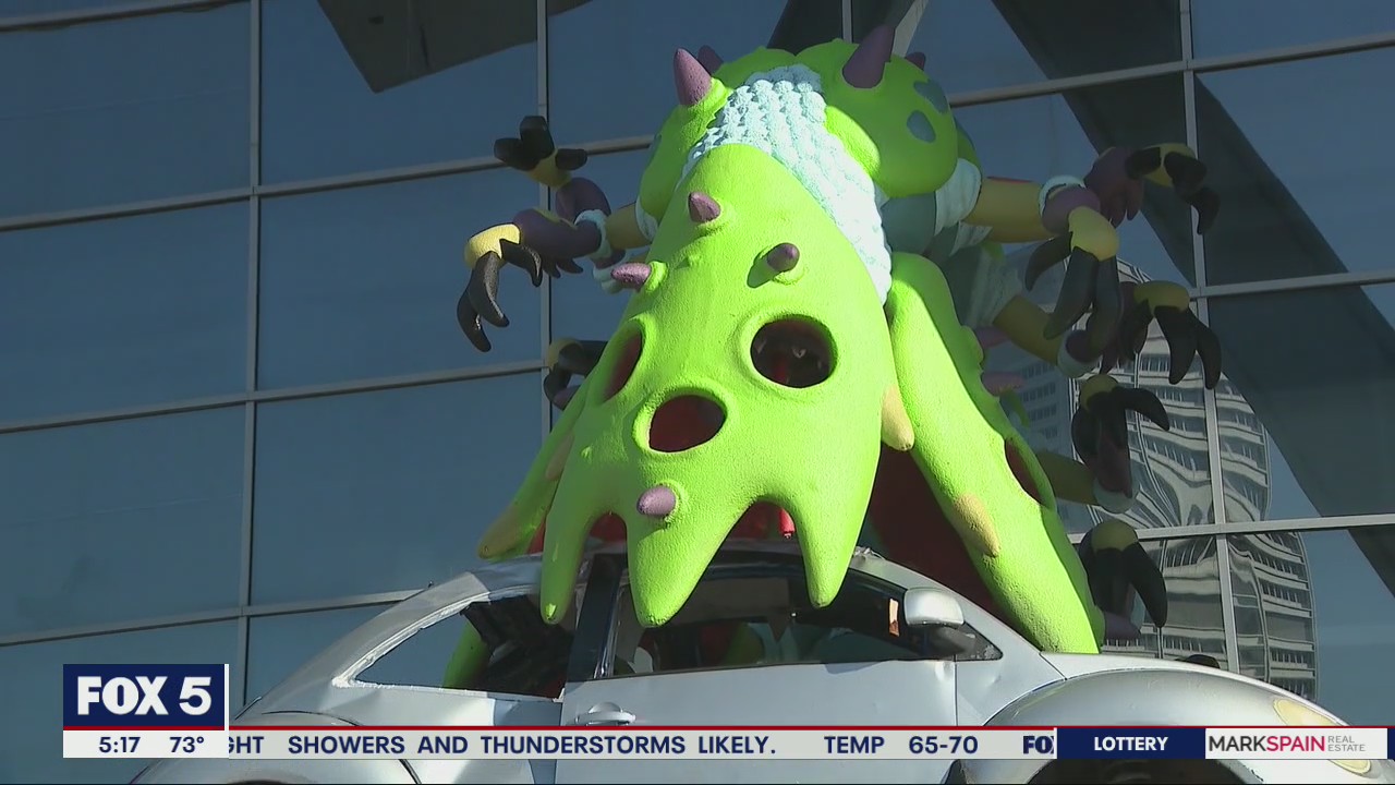 'Alien worm' from 'Rick and Morty' takes over State Farm Arena | FOX 5 ...