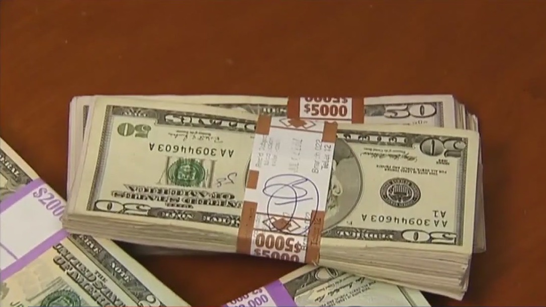 401k: More Americans are cashing out their retirement funds | FOX 10 ...