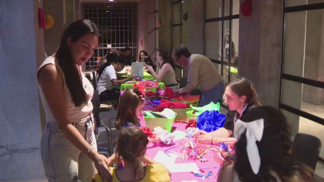 Festival marks start of Hispanic Heritage Month | FOX 10 Phoenix