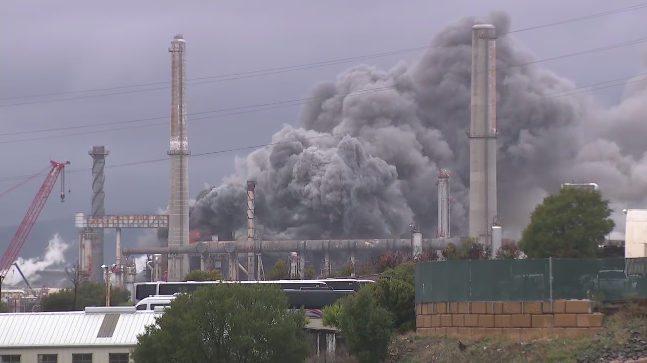 Developing: Fire breaks out at Martinez Refinery | KTVU FOX 2