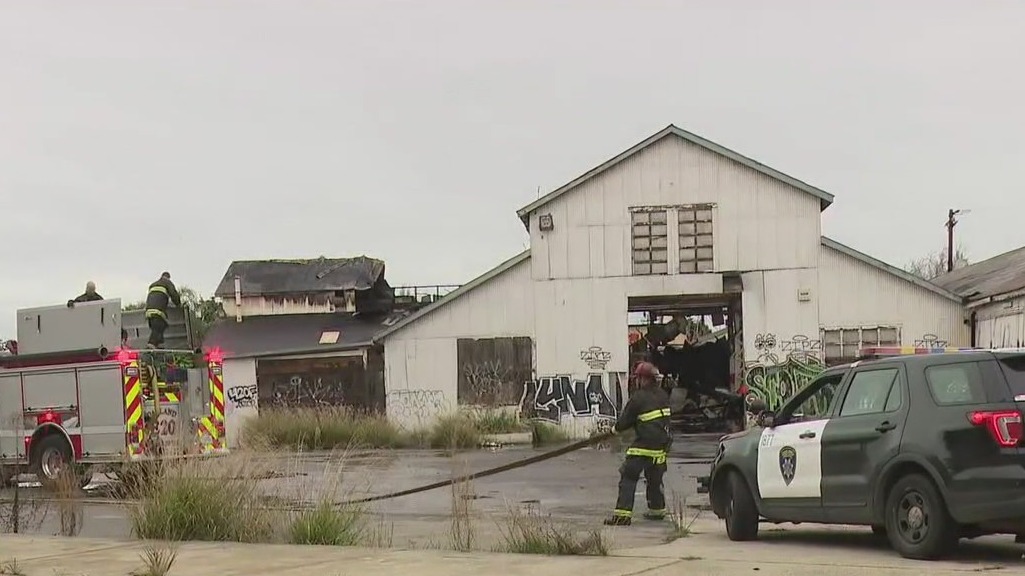 Deadly Oakland warehouse fire, 4 injured in Berkeley fire | KTVU FOX 2