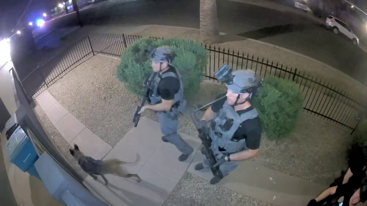 Phoenix PD officers shot: Authorities search for suspects | FOX 10 Phoenix