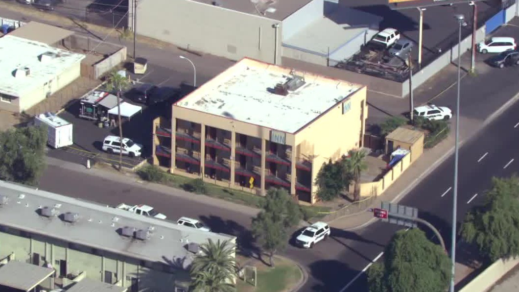 FBI, police raid Phoenix hotel; several arrested | FOX 10 Phoenix