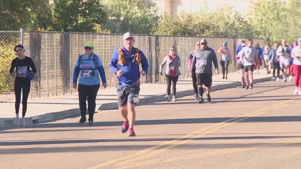 Hundreds show up for 12th annual AZ Veterans Day Run | FOX 10 Phoenix