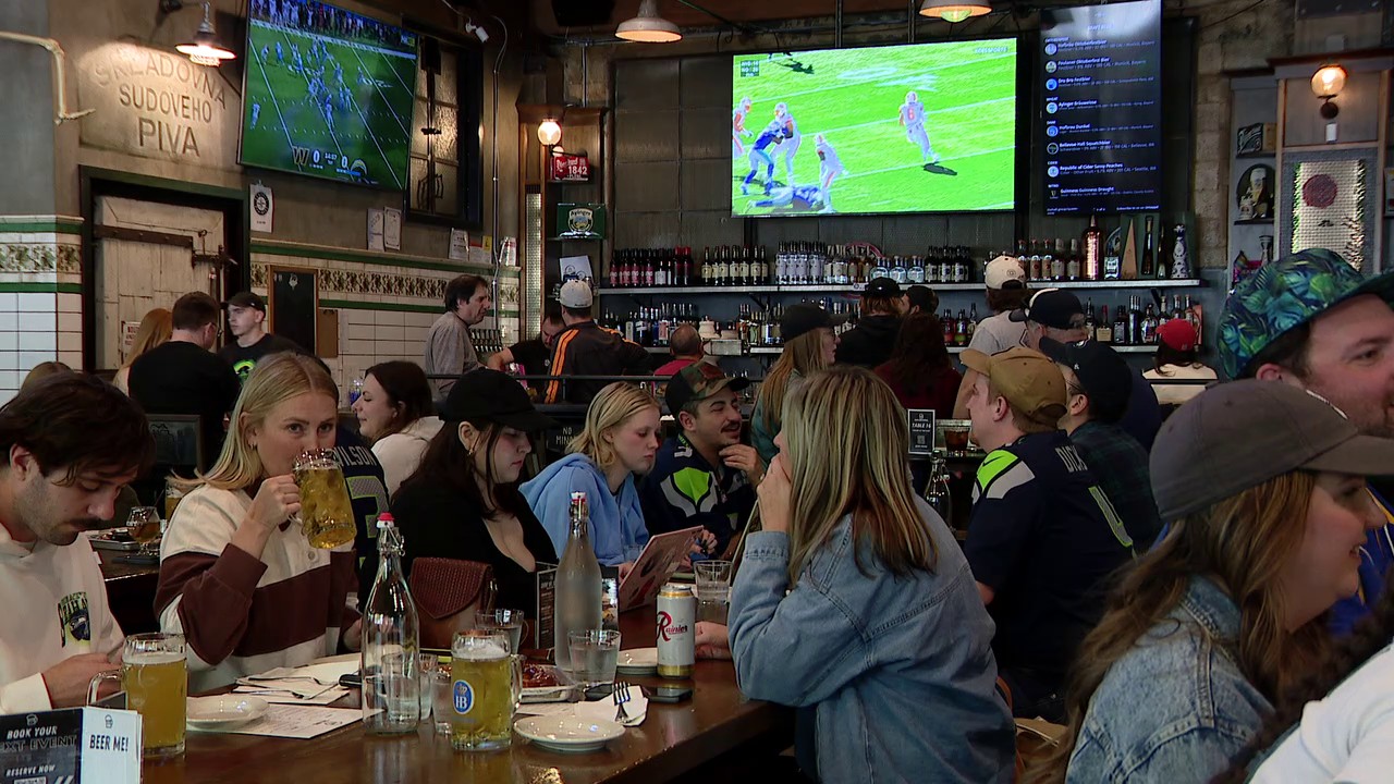Seattle watch parties buzzing as Mariners and Seahawks share historic ...