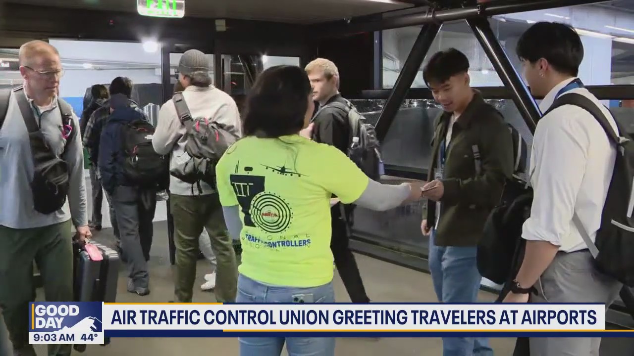 Gov't shutdown: Air traffic control union shows up to Sea-Tac Airport ...