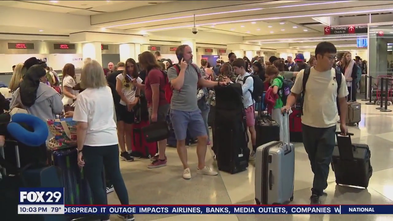 Global tech outage leaves passengers in limbo as they attempt to rebook ...