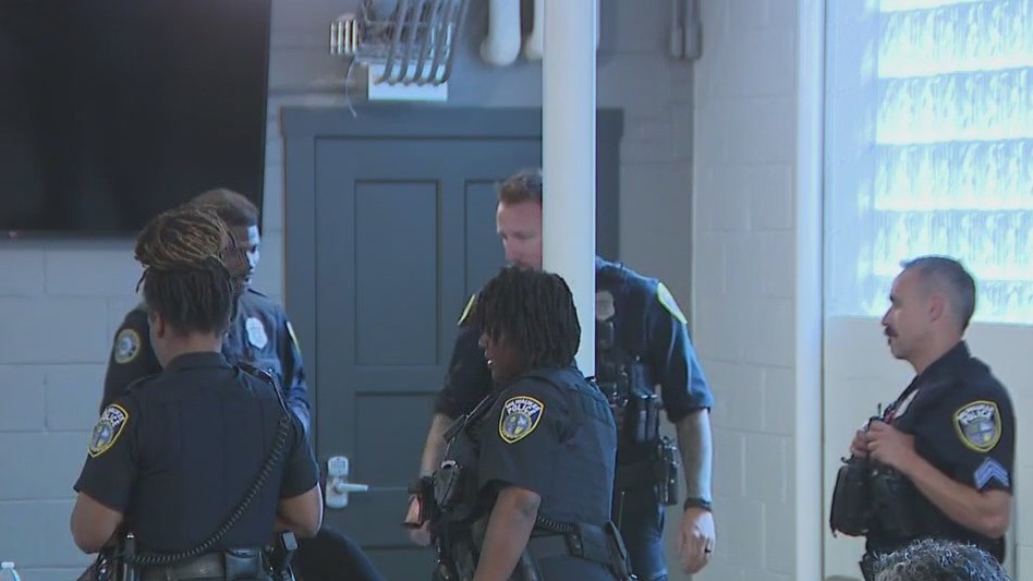 MPD District 7 officers hold Crime and Safety Meeting | FOX6 Milwaukee