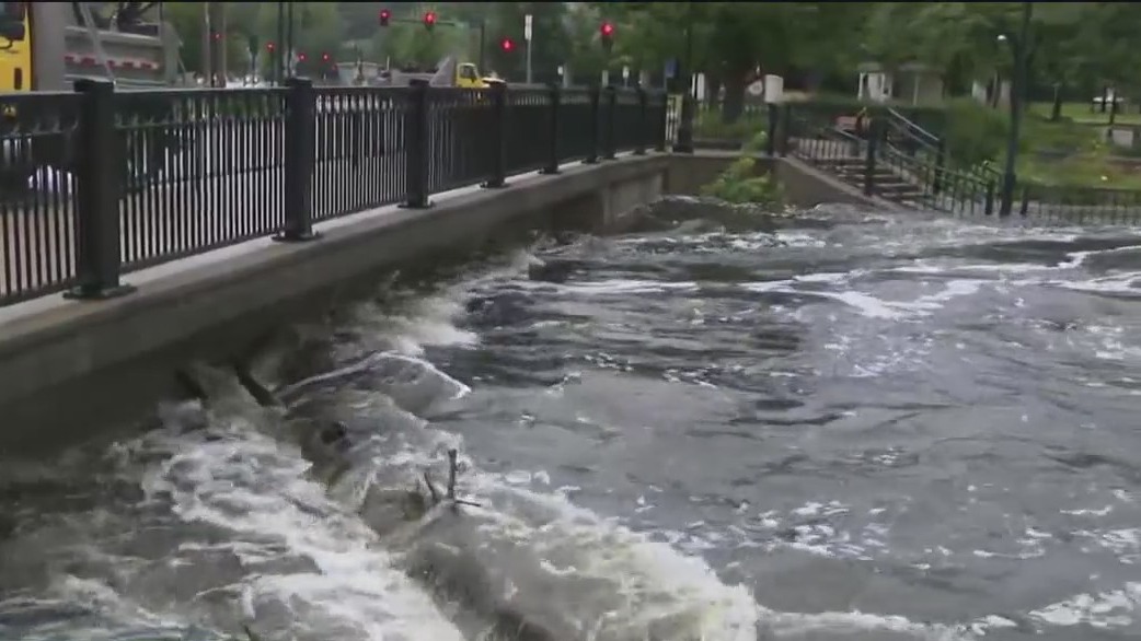 Fox River nears record levels | FOX6 Milwaukee