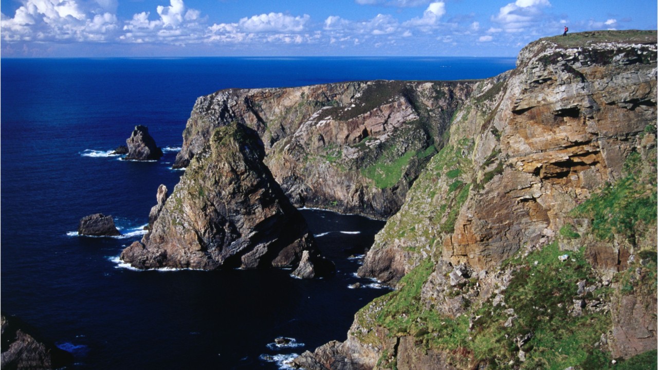 Fancy living abroad? Idyllic Irish island looking to grow its ...