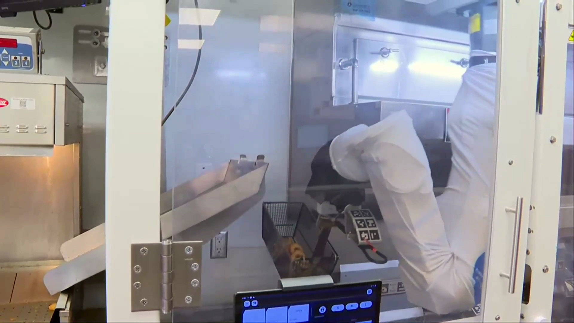 Watch: Fast-food Flippy 2 in action | LiveNOW from FOX