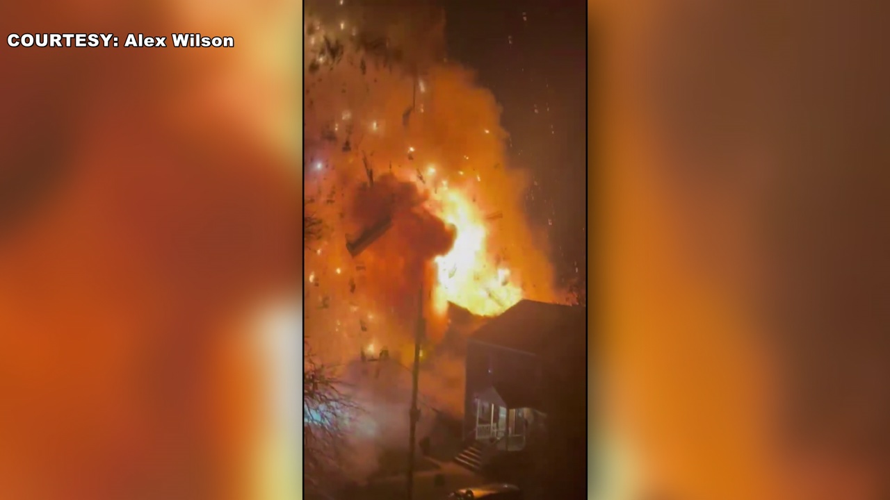 Video captures moment Arlington house explodes | FOX 5 DC