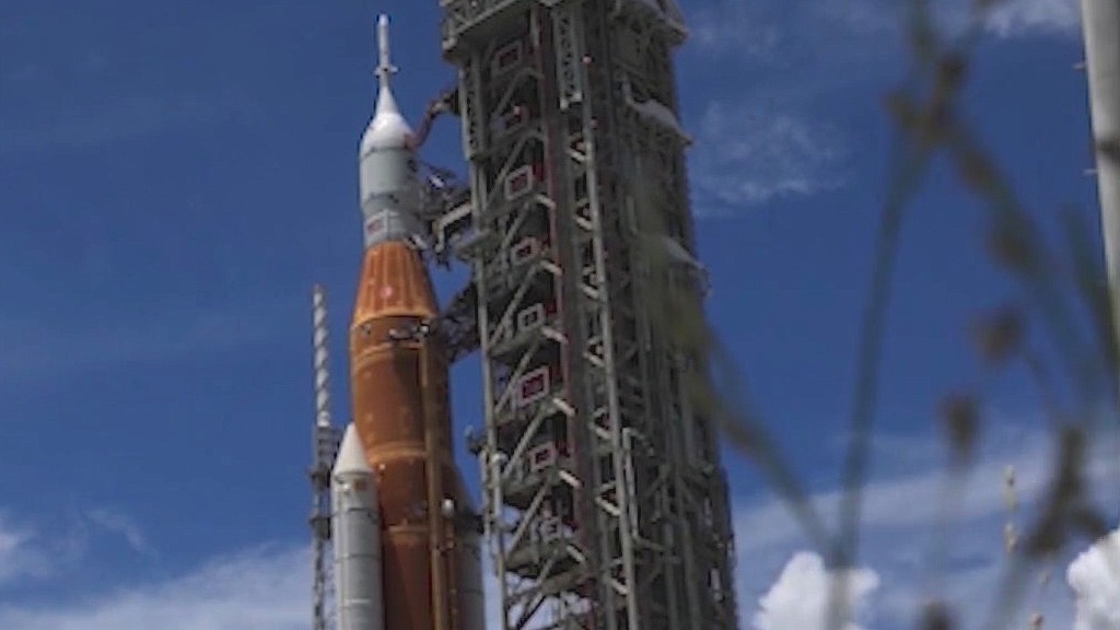Artemis moon rocket ready for trek to Kennedy Space Center launchpad ...
