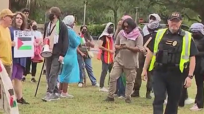 Protests remain peaceful outside UCF graduation | FOX 35 Orlando