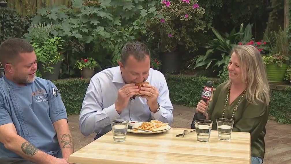 Burgers With Buck: Wahoo Grill | FOX 5 Atlanta