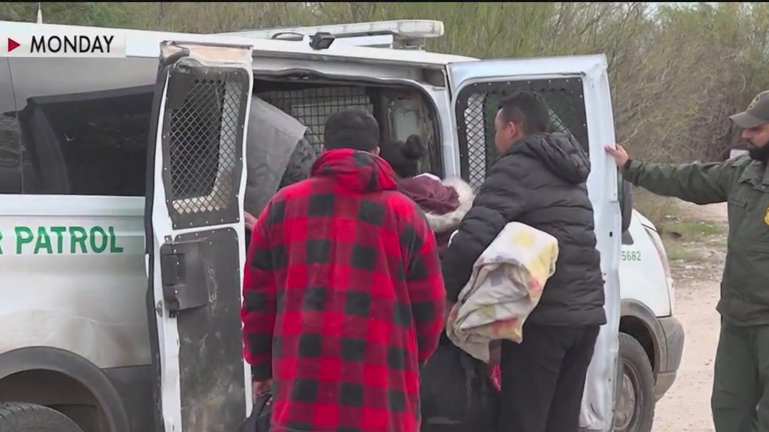Border crossing surge on Christmas weekend | FOX 5 Atlanta