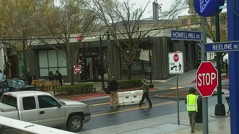 Smash-and-grab at local Lululemon store | FOX 5 Atlanta