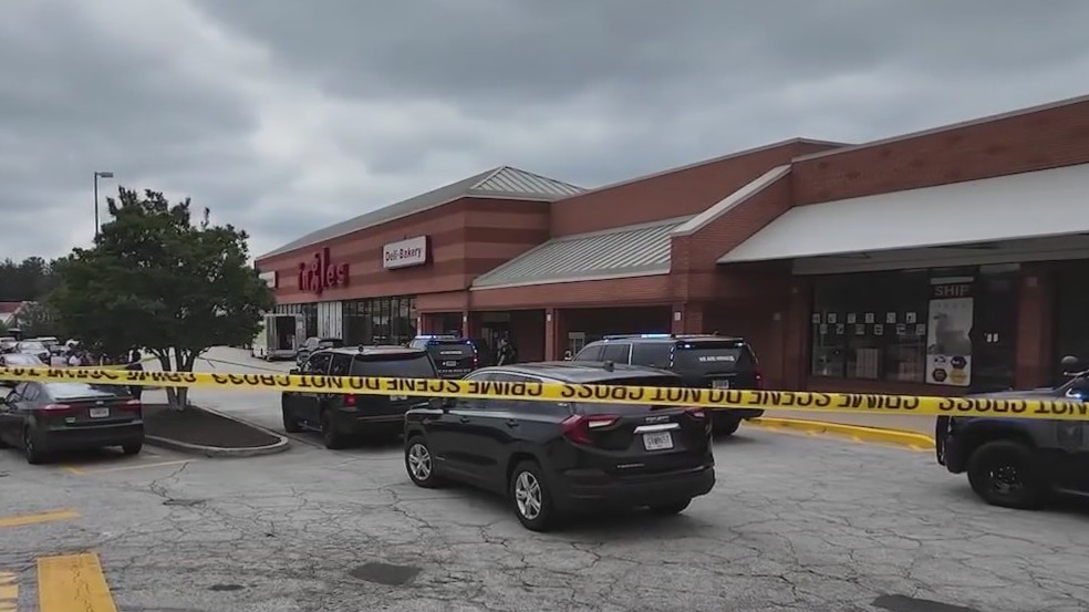 2 people shot at Ingles supermarket | FOX 5 Atlanta