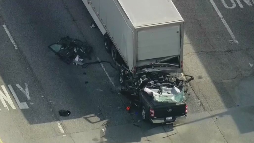 Serious crash reported in Cook County | FOX 32 Chicago
