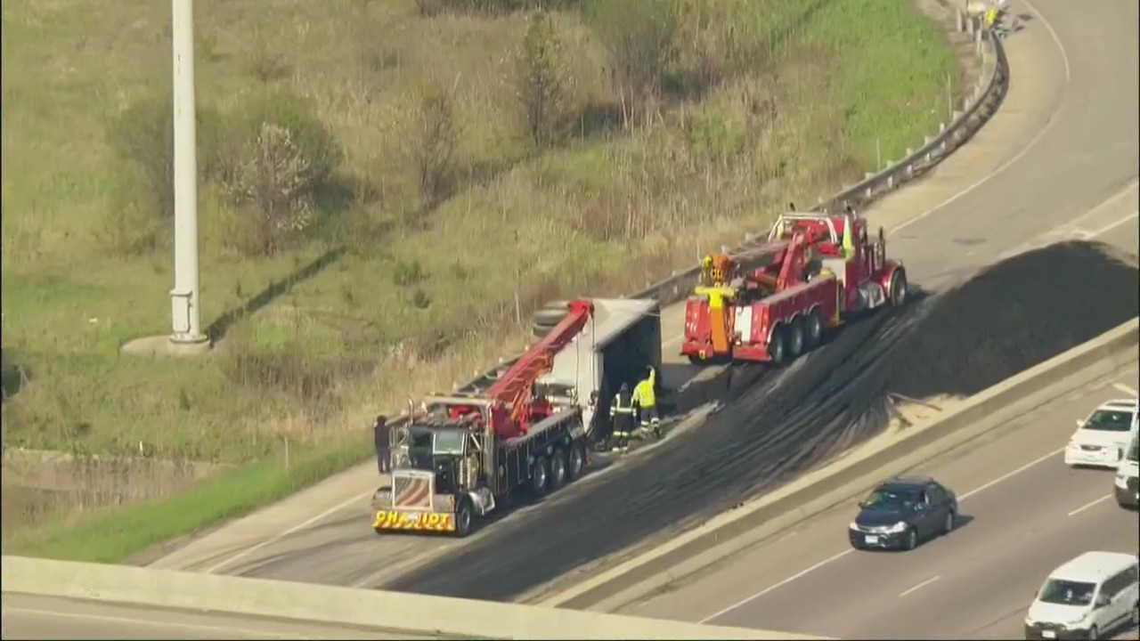 Semi-trailer filled with manure spills onto I-55 in rollover crash in ...