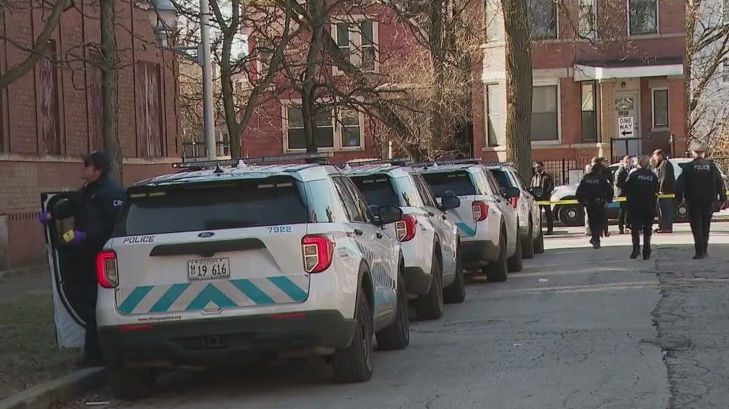 Man faces charges after being shot by Chicago police in North Lawndale ...