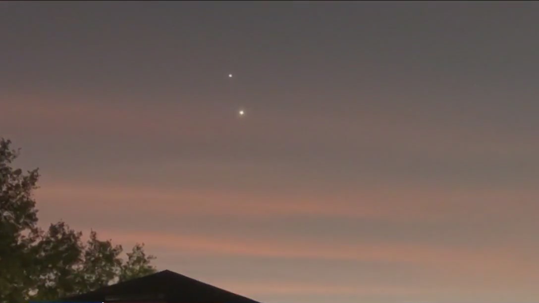 Two planets to 'kiss' in rare event | FOX 32 Chicago