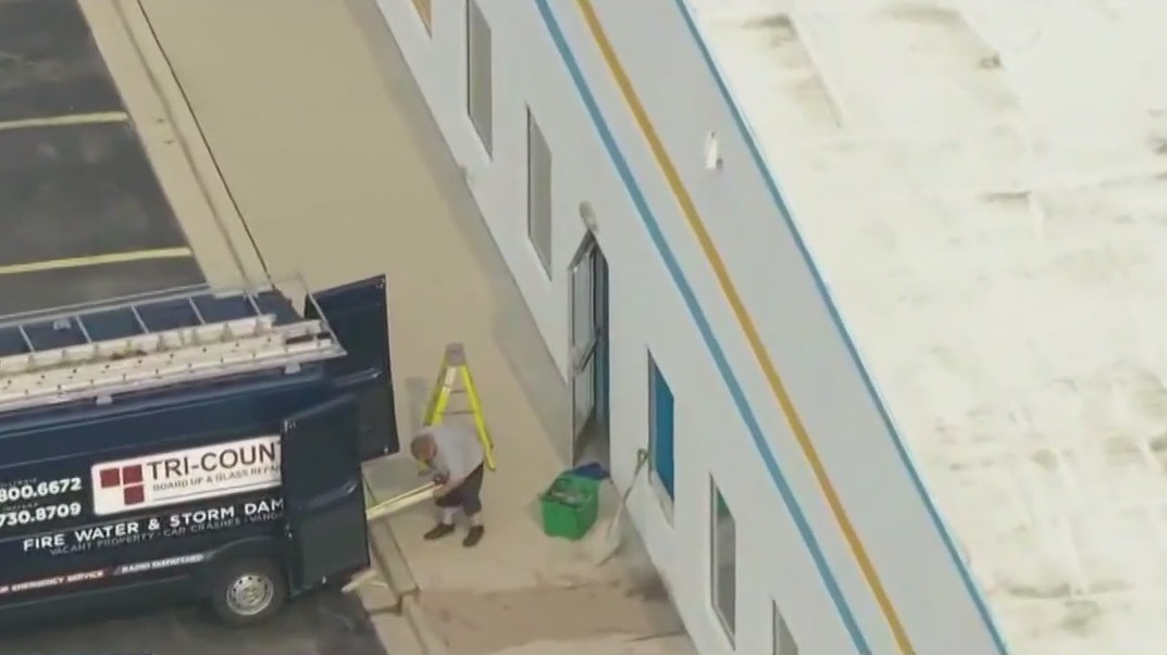 Swim classes canceled after car crashes into building | FOX 32 Chicago