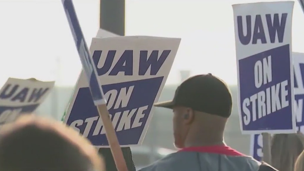 UAW president to provide update on continued strike | FOX 32 Chicago