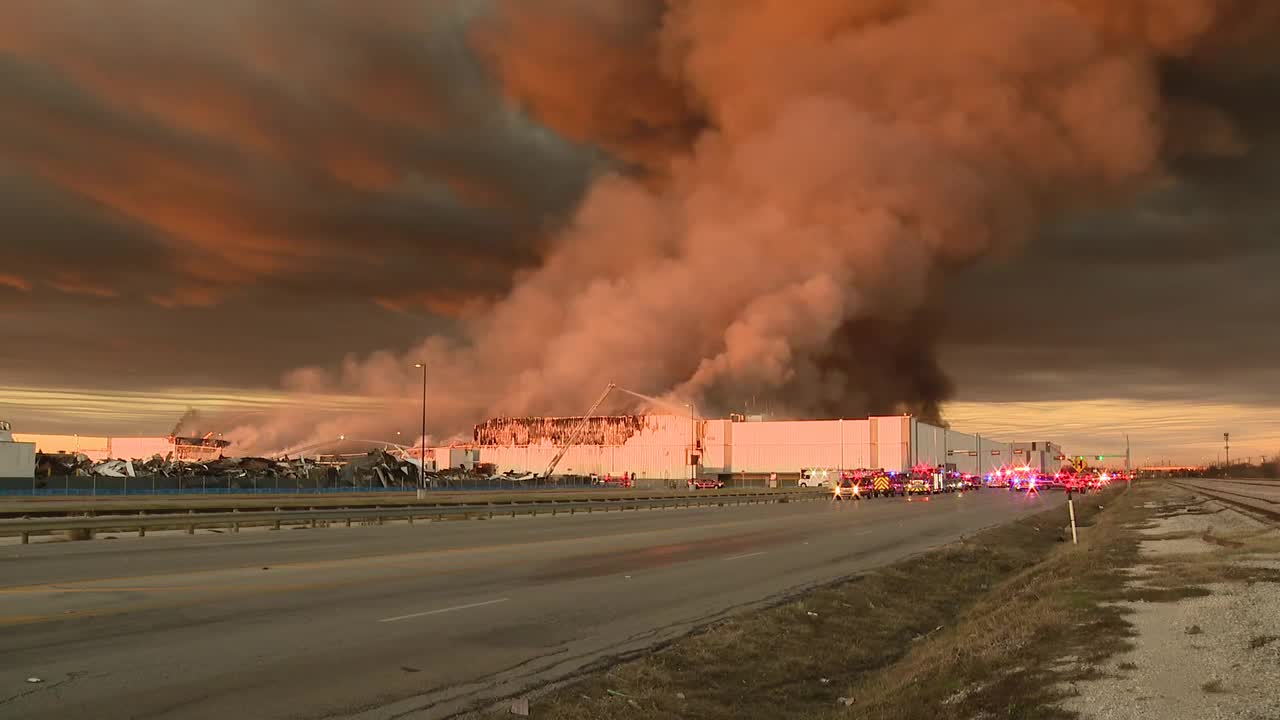 TIME-LAPSE: Large warehouse fire burns near Grand Prairie | FOX 4 ...
