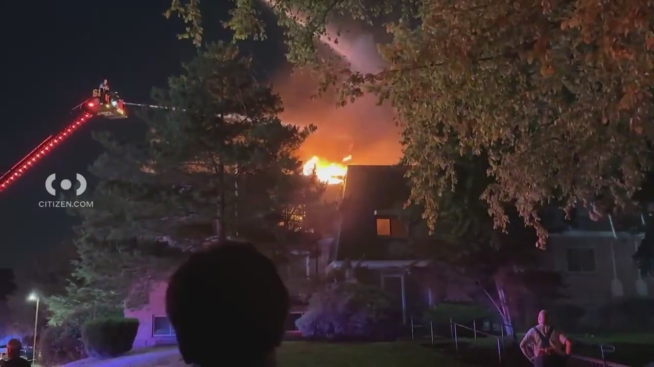 Mount Prospect fire displaces 100 people | FOX 32 Chicago